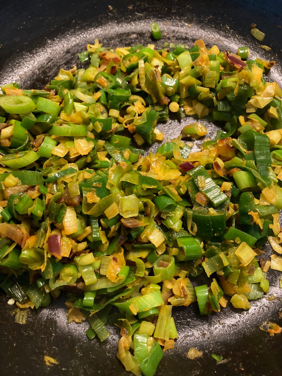 Spring Onion recipe |Patichya Kandyachi Bhaji – Delishbite