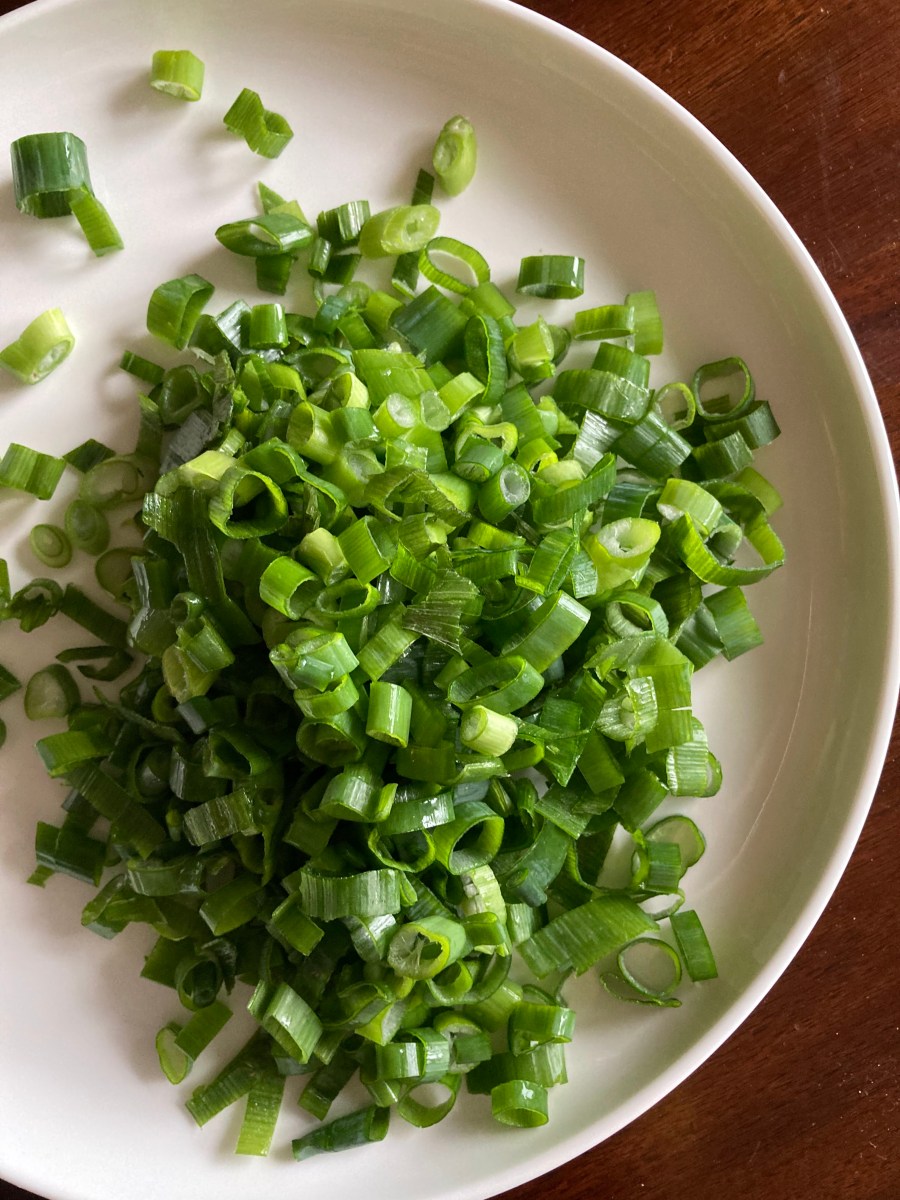 Spring Onion recipe |Patichya Kandyachi Bhaji – Delishbite